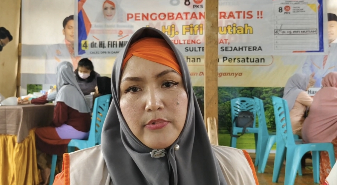 Caleg DPR RI dr. Hj, Fifi Mutiah Dapil Sulteng Berikan Pengobatan Gratis di Morowali ...